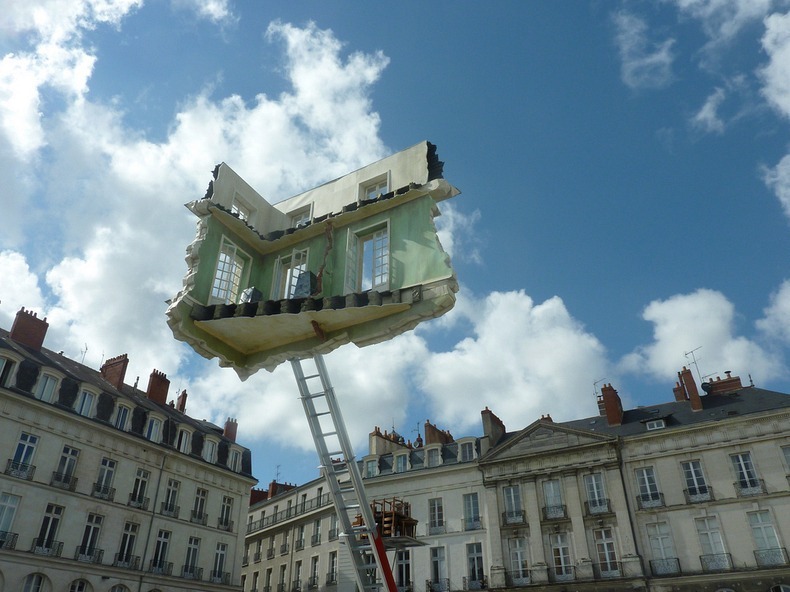 mdolla: Surreal Floating Room Sculptures by Leandro Erlich
